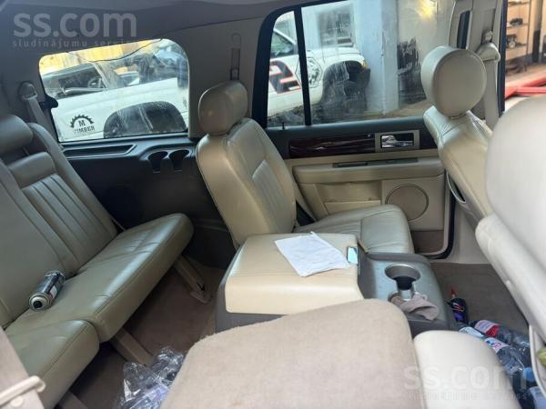 Lincoln Navigator 2004 Rīga vietnē Brūns Lincoln Navigator 2004 Rīga, ar dzinēja tilpumu 5.40 L un nobraukumu 245 tūkst. km par 2500 €, foto 5 vietnē AUTOMOTO.COM.LV