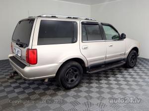 Lincoln Navigator 2000 in Tallinn, with an engine capacity of 5.40 L and mileage of 194 thousand km for 2499 €, photo 4 on AUTOMOTO.COM.LV