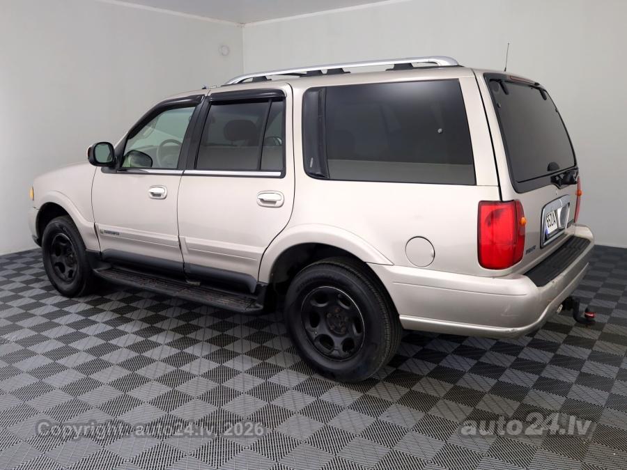 Lincoln Navigator 2000 in Tallinn, with an engine capacity of 5.40 L and mileage of 194 thousand km for 2499 €, photo 5 on AUTOMOTO.COM.LV