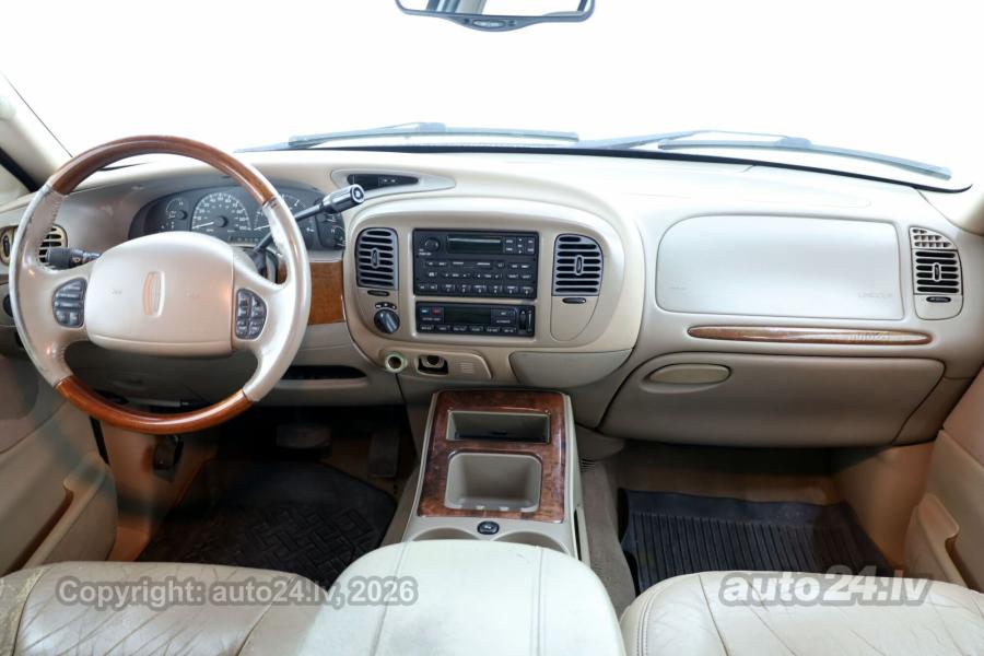 Lincoln Navigator 2000 in Tallinn, with an engine capacity of 5.40 L and mileage of 194 thousand km for 2499 €, photo 6 on AUTOMOTO.COM.LV