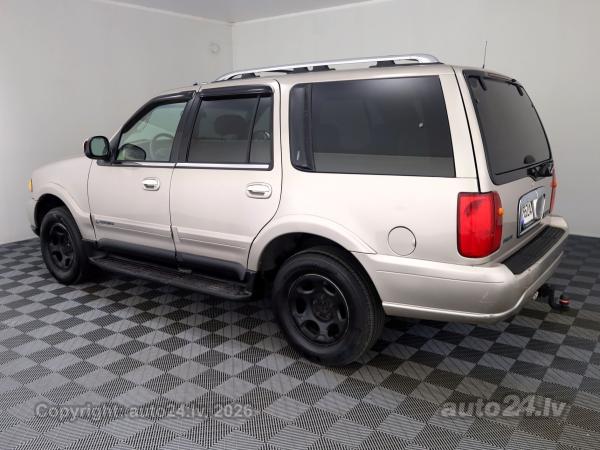 Lincoln Navigator 2000 Tallina, ar dzinēja tilpumu 5.40 L un nobraukumu 194 tūkst. km par 2499 €, foto 5 vietnē AUTOMOTO.COM.LV