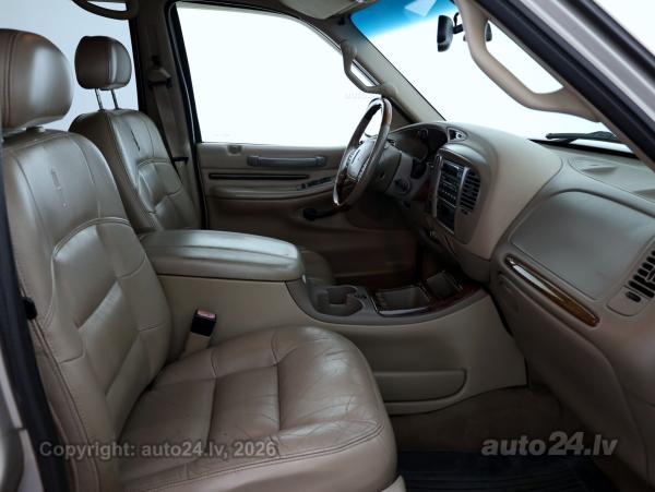 Lincoln Navigator 2000 Tallina, ar dzinēja tilpumu 5.40 L un nobraukumu 194 tūkst. km par 2499 €, foto 7 vietnē AUTOMOTO.COM.LV