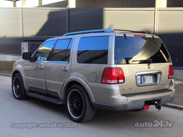 Lincoln Navigator 2004 Tallina, ar dzinēja tilpumu 5.40 L un nobraukumu 250 tūkst. km par 2999 €, foto 3 vietnē AUTOMOTO.COM.LV
