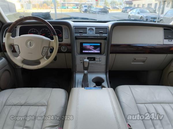 Lincoln Navigator 2004 Tallina, ar dzinēja tilpumu 5.40 L un nobraukumu 250 tūkst. km par 2999 €, foto 5 vietnē AUTOMOTO.COM.LV