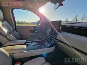 Lincoln Navigator 2018 Rīga, ar dzinēja tilpumu 3.50 L un nobraukumu 230 tūkst. km par 32500 €, foto 10 vietnē AUTOMOTO.COM.LV