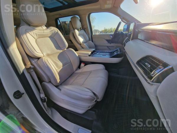 Lincoln Navigator 2018 Rīga, ar dzinēja tilpumu 3.50 L un nobraukumu 230 tūkst. km par 32500 €, foto 10 vietnē AUTOMOTO.COM.LV