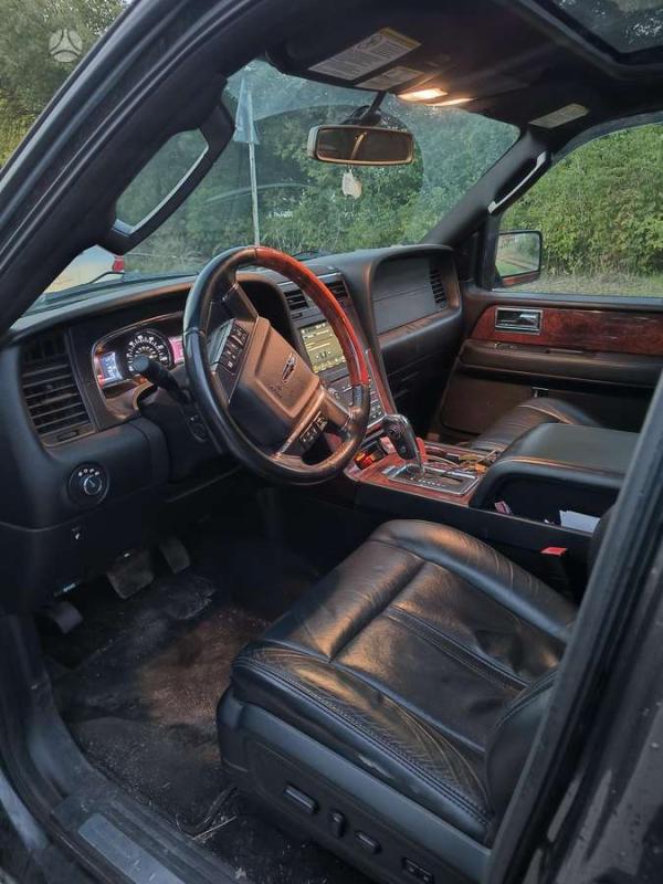 Pelēks Lincoln Navigator 2016 Viļņa, ar dzinēja tilpumu 3.50 L un nobraukumu 260 tūkst. km par 9150 €, foto 5 vietnē AUTOMOTO.COM.LV