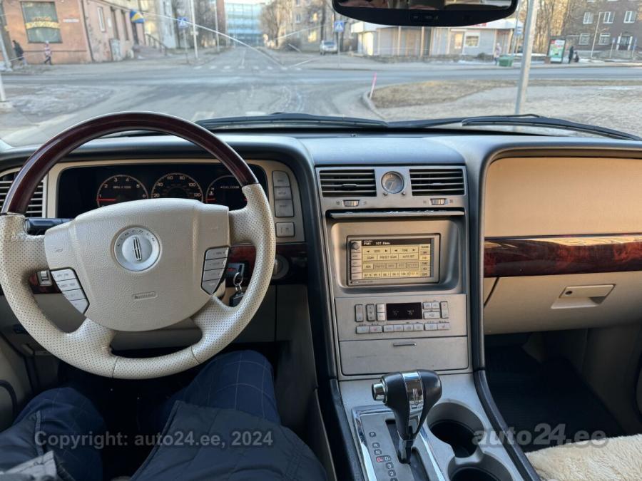 Lincoln Navigator 2005 Narva, ar dzinēja tilpumu 5.40 L un nobraukumu 323 tūkst. km par 4000 €, foto 9 vietnē AUTOMOTO.COM.LV