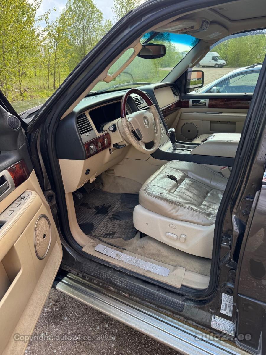 Lincoln Navigator 2005 Narva, ar dzinēja tilpumu 5.40 L un nobraukumu 323 tūkst. km par 4000 €, foto 24 vietnē AUTOMOTO.COM.LV