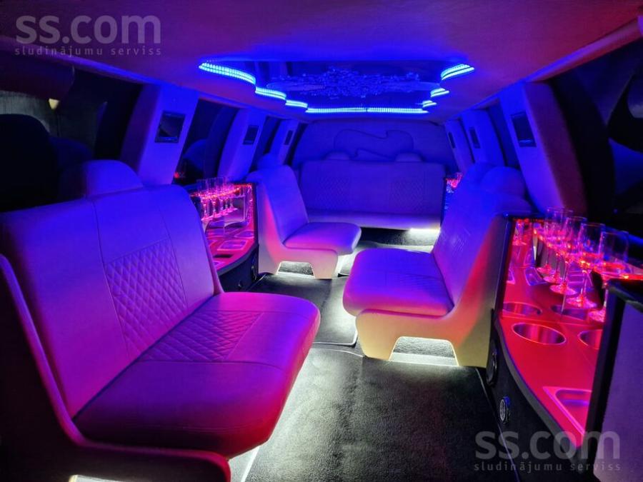 Balts Lincoln Navigator 1998 Rīga, ar dzinēja tilpumu 5.40 L un nobraukumu 129 tūkst. km par 13300 €, foto 11 vietnē AUTOMOTO.COM.LV