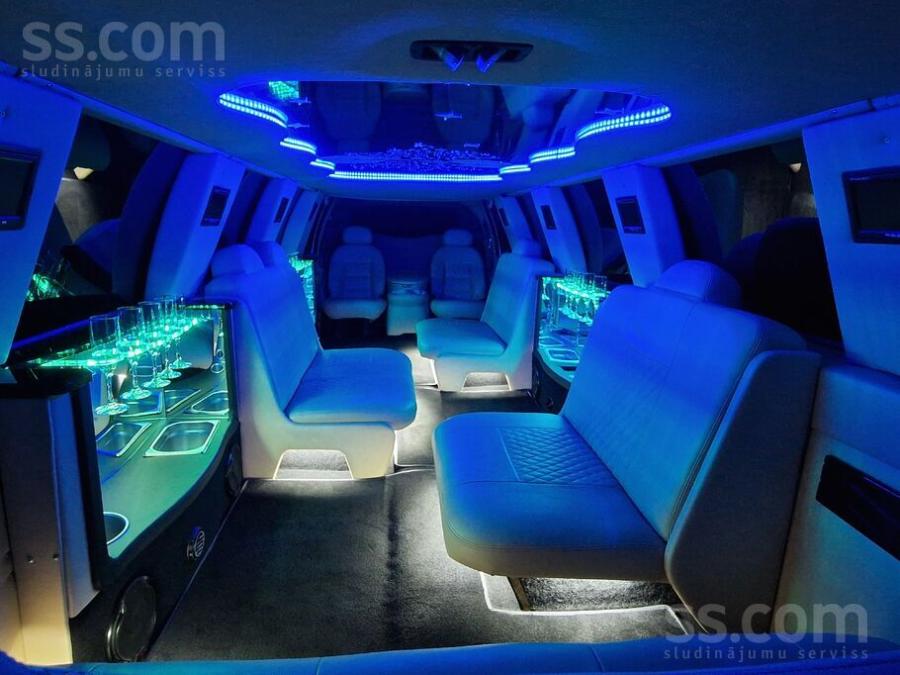 Balts Lincoln Navigator 1998 Rīga, ar dzinēja tilpumu 5.40 L un nobraukumu 129 tūkst. km par 13300 €, foto 12 vietnē AUTOMOTO.COM.LV