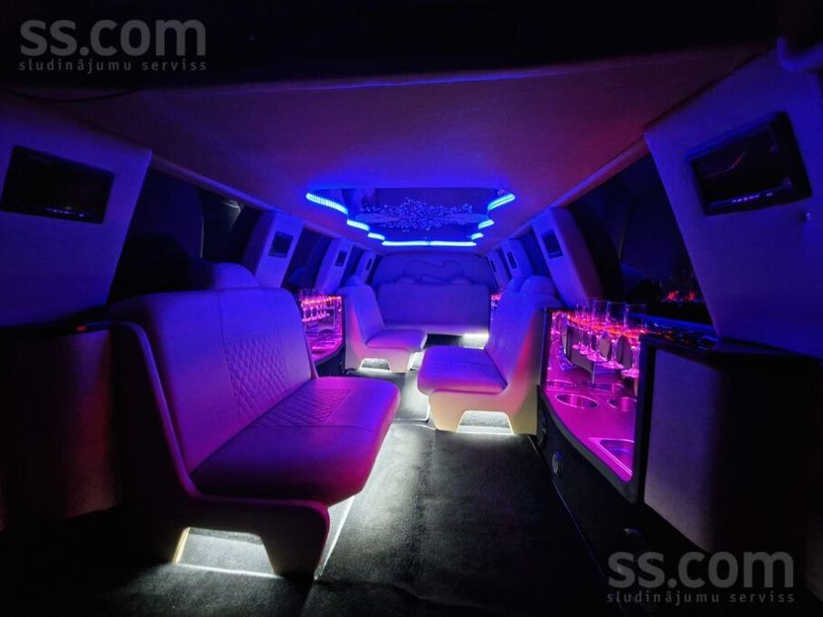 Balts Lincoln Navigator 1998 Rīga, ar dzinēja tilpumu 5.40 L un nobraukumu 129 tūkst. km par 13300 €, foto 13 vietnē AUTOMOTO.COM.LV