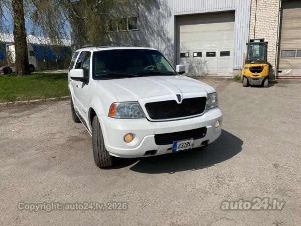 Balts Lincoln Navigator 2003 Pērnava, ar dzinēja tilpumu 5.40 L un nobraukumu 272 tūkst. km par 8500 €, foto 4 vietnē AUTOMOTO.COM.LV