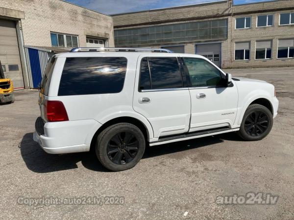Balts Lincoln Navigator 2003 Pērnava, ar dzinēja tilpumu 5.40 L un nobraukumu 272 tūkst. km par 8500 €, foto 7 vietnē AUTOMOTO.COM.LV