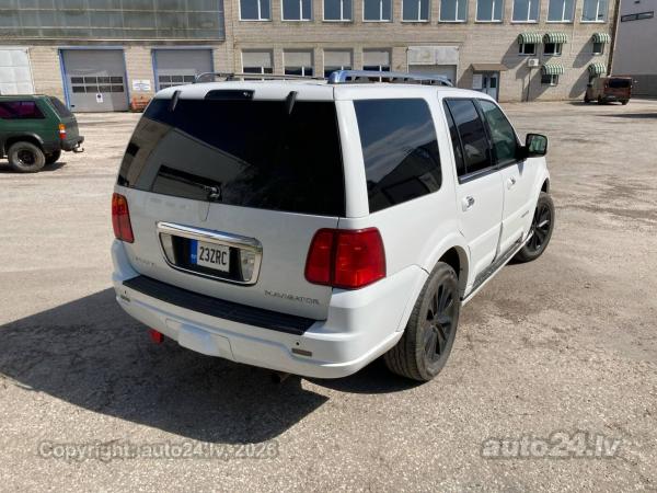Balts Lincoln Navigator 2003 Pērnava, ar dzinēja tilpumu 5.40 L un nobraukumu 272 tūkst. km par 8500 €, foto 8 vietnē AUTOMOTO.COM.LV