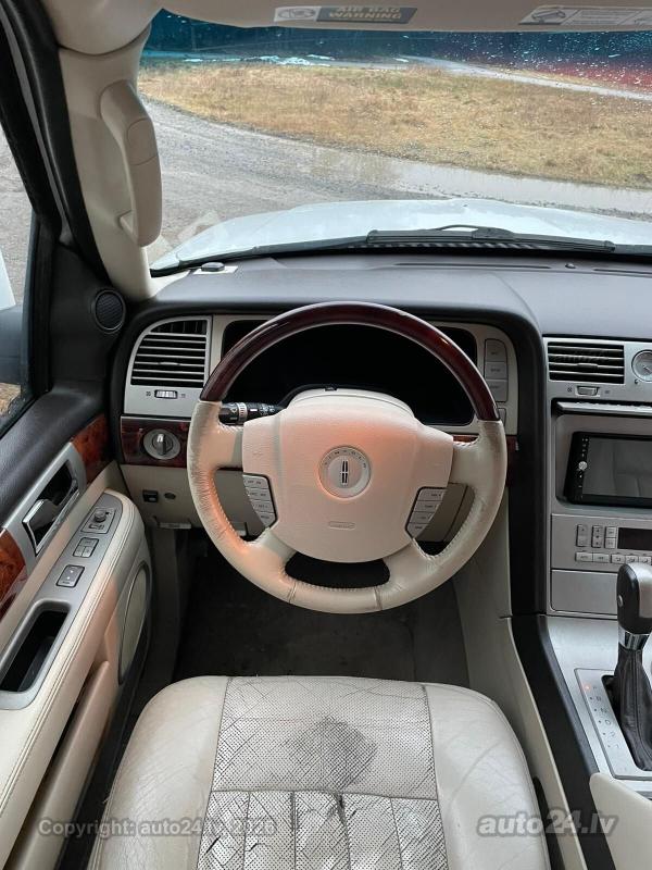 Balts Lincoln Navigator 2003 Pērnava, ar dzinēja tilpumu 5.40 L un nobraukumu 272 tūkst. km par 8500 €, foto 9 vietnē AUTOMOTO.COM.LV