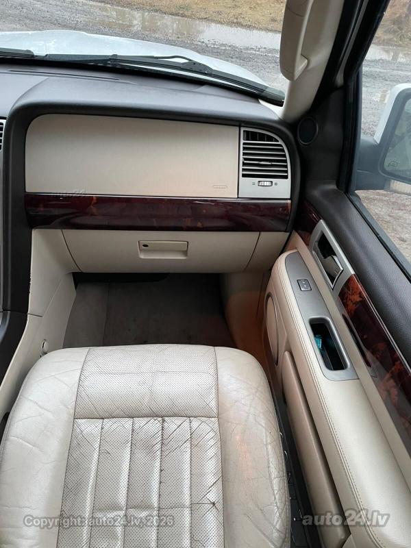 Balts Lincoln Navigator 2003 Pērnava, ar dzinēja tilpumu 5.40 L un nobraukumu 272 tūkst. km par 8500 €, foto 10 vietnē AUTOMOTO.COM.LV