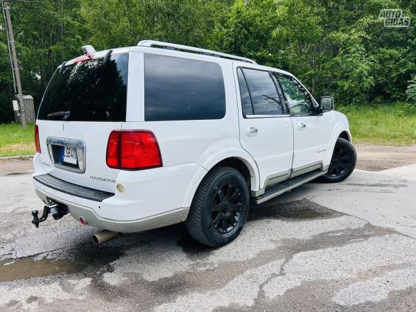 Balts Lincoln Navigator 2005 Klaipėda, ar dzinēja tilpumu 5.40 L un nobraukumu 270 tūkst. km par 4900 €, foto 10 vietnē AUTOMOTO.COM.LV