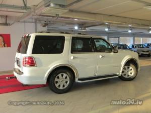 Balts Lincoln Navigator 2006 Tallina, ar dzinēja tilpumu 5.40 L un nobraukumu 192 tūkst. km par 5900 €, foto 4 vietnē AUTOMOTO.COM.LV