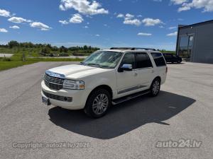 Balts Lincoln Navigator 2007 Tallina, ar dzinēja tilpumu 5.40 L un nobraukumu 326 tūkst. km par 6900 €, foto  vietnē AUTOMOTO.COM.LV