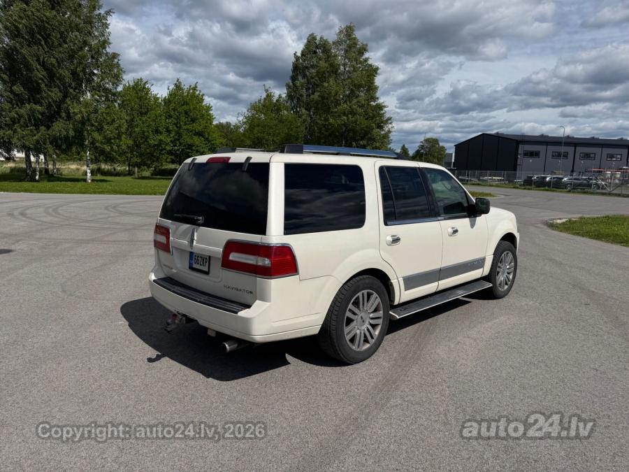 Balts Lincoln Navigator 2007 Tallina, ar dzinēja tilpumu 5.40 L un nobraukumu 326 tūkst. km par 6900 €, foto 4 vietnē AUTOMOTO.COM.LV