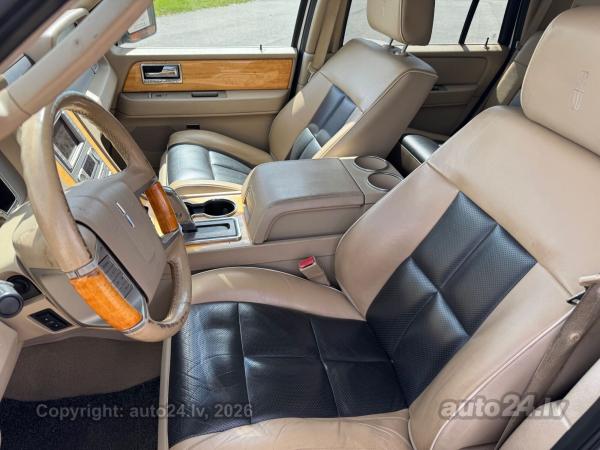 White Lincoln Navigator 2007 in Tallinn, with an engine capacity of 5.40 L and mileage of 326 thousand km for 6900 €, photo 8 on AUTOMOTO.COM.LV