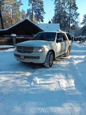 Balts Lincoln Navigator 2009 Viļņa, ar dzinēja tilpumu 5.40 L un nobraukumu 260 tūkst. km par 7000 €, foto  vietnē AUTOMOTO.COM.LV