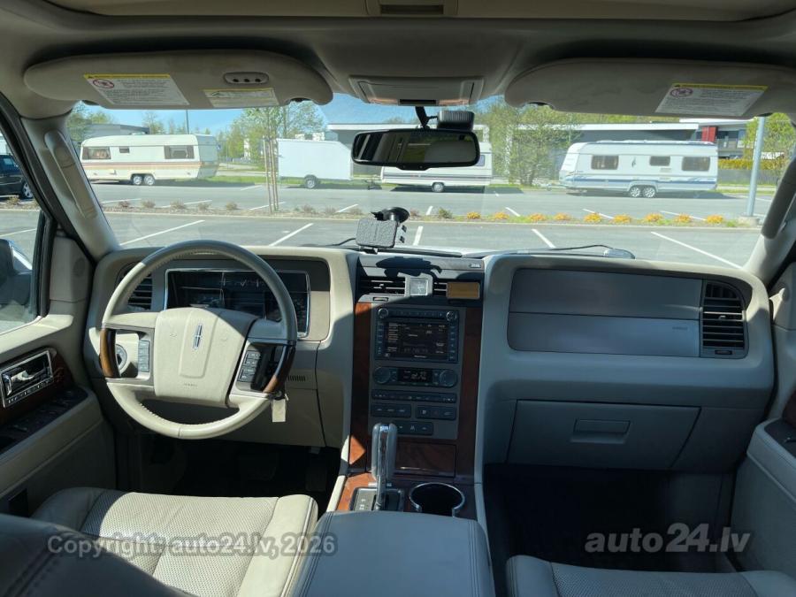 Balts Lincoln Navigator 2012 Tallina, ar dzinēja tilpumu 5.40 L un nobraukumu 0 tūkst. km par 12999 €, foto 4 vietnē AUTOMOTO.COM.LV