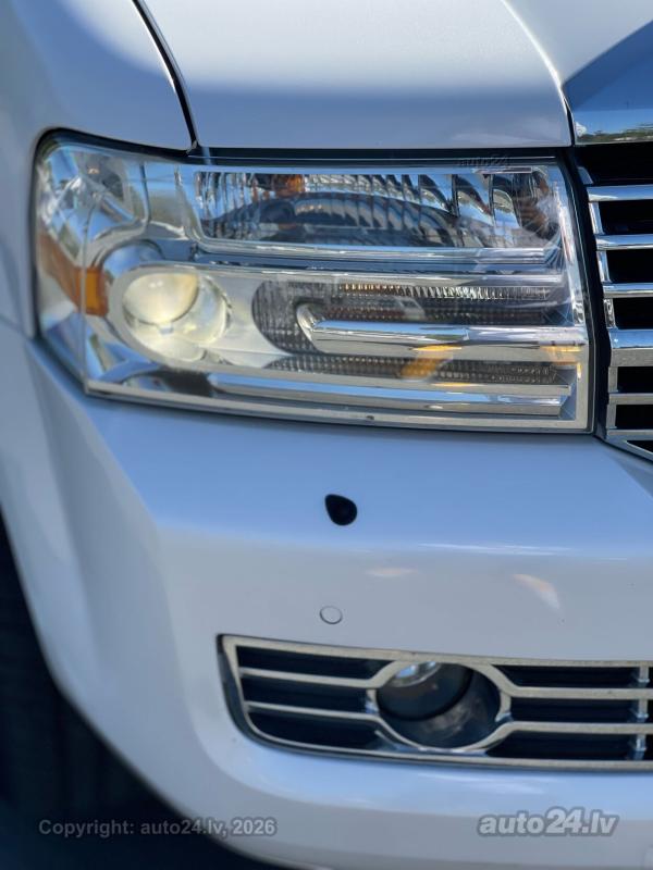 Balts Lincoln Navigator 2012 Tallina, ar dzinēja tilpumu 5.40 L un nobraukumu 0 tūkst. km par 12999 €, foto 7 vietnē AUTOMOTO.COM.LV