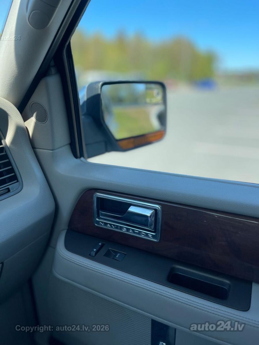 Balts Lincoln Navigator 2012 Tallina, ar dzinēja tilpumu 5.40 L un nobraukumu 0 tūkst. km par 12999 €, foto 10 vietnē AUTOMOTO.COM.LV