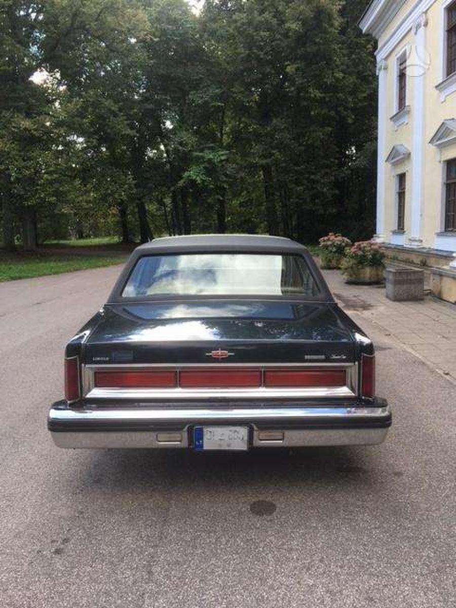 Melns Lincoln town-car 1983 Viļņa, ar dzinēja tilpumu 4.94 L un nobraukumu 147 tūkst. km par 9200 €, foto 5 vietnē AUTOMOTO.COM.LV