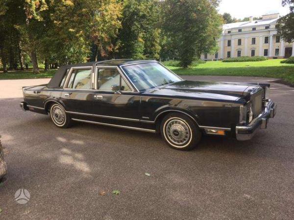 Melns Lincoln town-car 1983 Viļņa, ar dzinēja tilpumu 4.94 L un nobraukumu 147 tūkst. km par 9200 €, foto 6 vietnē AUTOMOTO.COM.LV