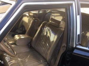 Melns Lincoln town-car 1983 Viļņa, ar dzinēja tilpumu 4.94 L un nobraukumu 147 tūkst. km par 9200 €, foto 13 vietnē AUTOMOTO.COM.LV