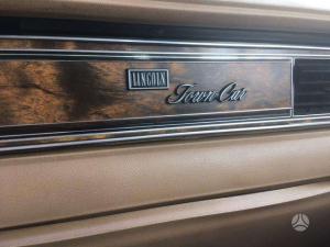 Melns Lincoln town-car 1983 Viļņa, ar dzinēja tilpumu 4.94 L un nobraukumu 147 tūkst. km par 9200 €, foto 14 vietnē AUTOMOTO.COM.LV