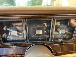 Melns Lincoln town-car 1983 Viļņa, ar dzinēja tilpumu 4.94 L un nobraukumu 147 tūkst. km par 9200 €, foto 15 vietnē AUTOMOTO.COM.LV