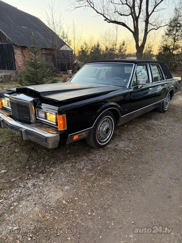 Black Lincoln town-car 1988 in Tartu, with an engine capacity of 5.00 L and mileage of 160 thousand km for 12000 €, photo 1 on AUTOMOTO.COM.LV