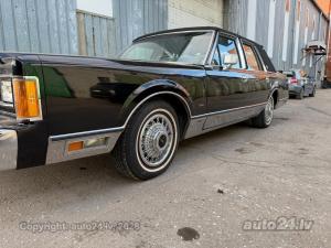 Black Lincoln town-car 1988 in Tartu, with an engine capacity of 5.00 L and mileage of 160 thousand km for 12000 €, photo 4 on AUTOMOTO.COM.LV
