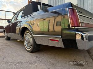 Black Lincoln town-car 1988 in Tartu, with an engine capacity of 5.00 L and mileage of 160 thousand km for 12000 €, photo 5 on AUTOMOTO.COM.LV
