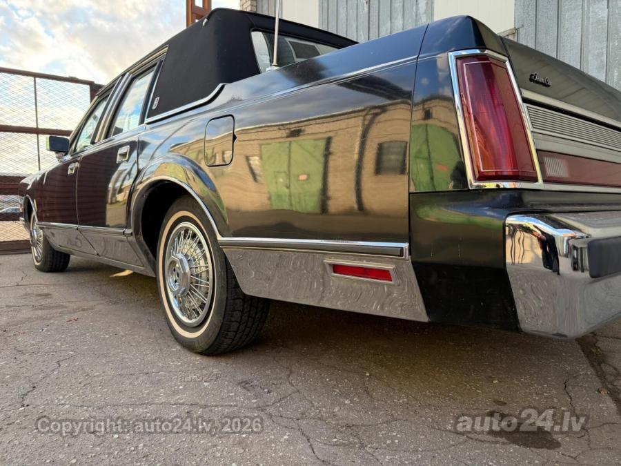 Black Lincoln town-car 1988 in Tartu, with an engine capacity of 5.00 L and mileage of 160 thousand km for 12000 €, photo 5 on AUTOMOTO.COM.LV