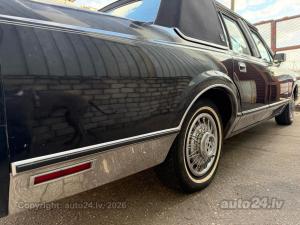 Black Lincoln town-car 1988 in Tartu, with an engine capacity of 5.00 L and mileage of 160 thousand km for 12000 €, photo 8 on AUTOMOTO.COM.LV