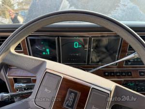 Black Lincoln town-car 1988 in Tartu, with an engine capacity of 5.00 L and mileage of 160 thousand km for 12000 €, photo 13 on AUTOMOTO.COM.LV