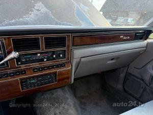 Black Lincoln town-car 1988 in Tartu, with an engine capacity of 5.00 L and mileage of 160 thousand km for 12000 €, photo 14 on AUTOMOTO.COM.LV