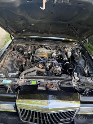 Black Lincoln town-car 1988 in Tartu, with an engine capacity of 5.00 L and mileage of 160 thousand km for 12000 €, photo 21 on AUTOMOTO.COM.LV