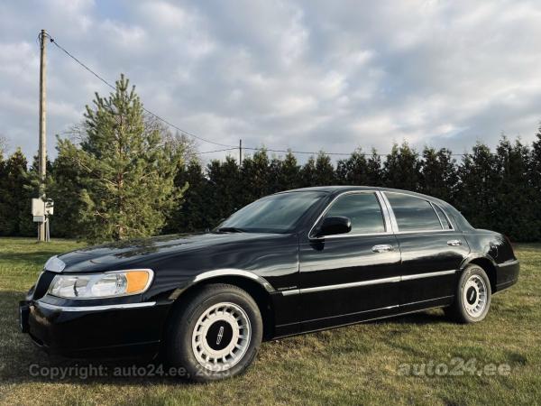 Melns Lincoln town-car 1997 Hāpsalu, ar dzinēja tilpumu 4.60 L un nobraukumu 245 tūkst. km par 11900 €, foto 1 vietnē AUTOMOTO.COM.LV