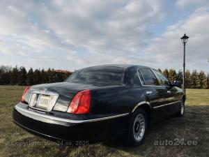 Melns Lincoln town-car 1997 Hāpsalu, ar dzinēja tilpumu 4.60 L un nobraukumu 245 tūkst. km par 11900 €, foto 3 vietnē AUTOMOTO.COM.LV