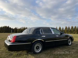 Melns Lincoln town-car 1997 Hāpsalu, ar dzinēja tilpumu 4.60 L un nobraukumu 245 tūkst. km par 11900 €, foto 4 vietnē AUTOMOTO.COM.LV