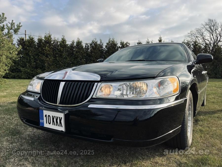 Melns Lincoln town-car 1997 Hāpsalu, ar dzinēja tilpumu 4.60 L un nobraukumu 245 tūkst. km par 11900 €, foto 5 vietnē AUTOMOTO.COM.LV