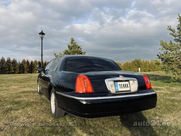Melns Lincoln town-car 1997 Hāpsalu, ar dzinēja tilpumu 4.60 L un nobraukumu 245 tūkst. km par 11900 €, foto 6 vietnē AUTOMOTO.COM.LV