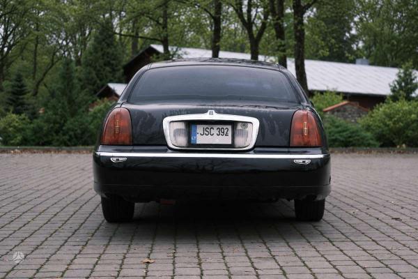 Линкольн Таун Кар 2000 в Вильнюс на AUTOMOTO.COM.LV Черный Линкольн Таун Кар 2000 в Вильнюс, объемом двигателя 4.60 л и пробегом 467 тыс. км за 4490 €, фото 4 на AUTOMOTO.COM.LV