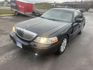 Melns Lincoln town-car 2009 Kauņa, ar dzinēja tilpumu 4.60 L un nobraukumu 198 tūkst. km par 3900 €, foto  vietnē AUTOMOTO.COM.LV